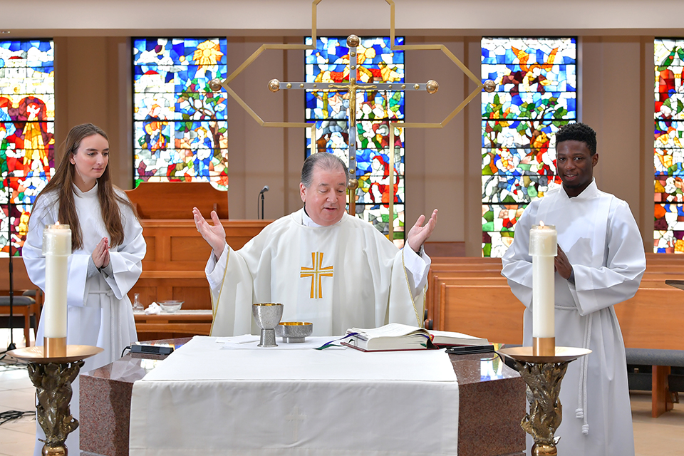 Student Sacristans Deepen Faith through Service | St. John's University