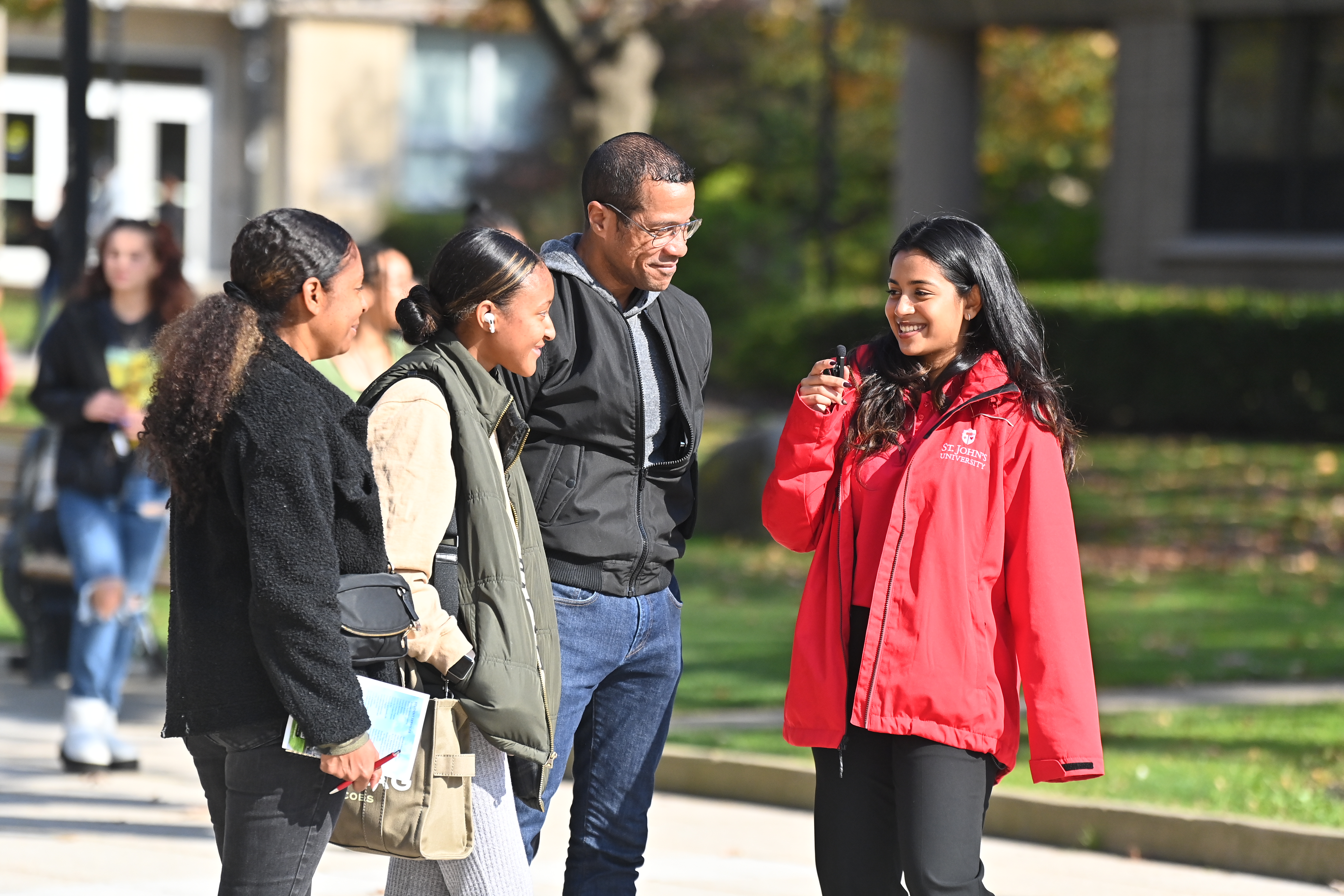 What to Ask on a College Tour: Smart Questions to Guide You